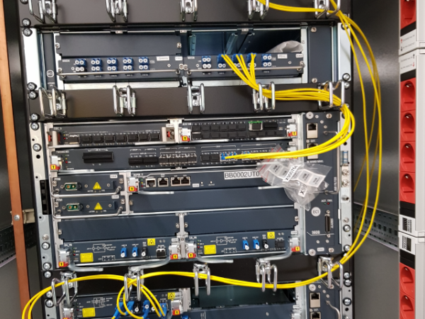 Passive & aktive Netzwerkkomponenten: Netzwerke für Unternehmen